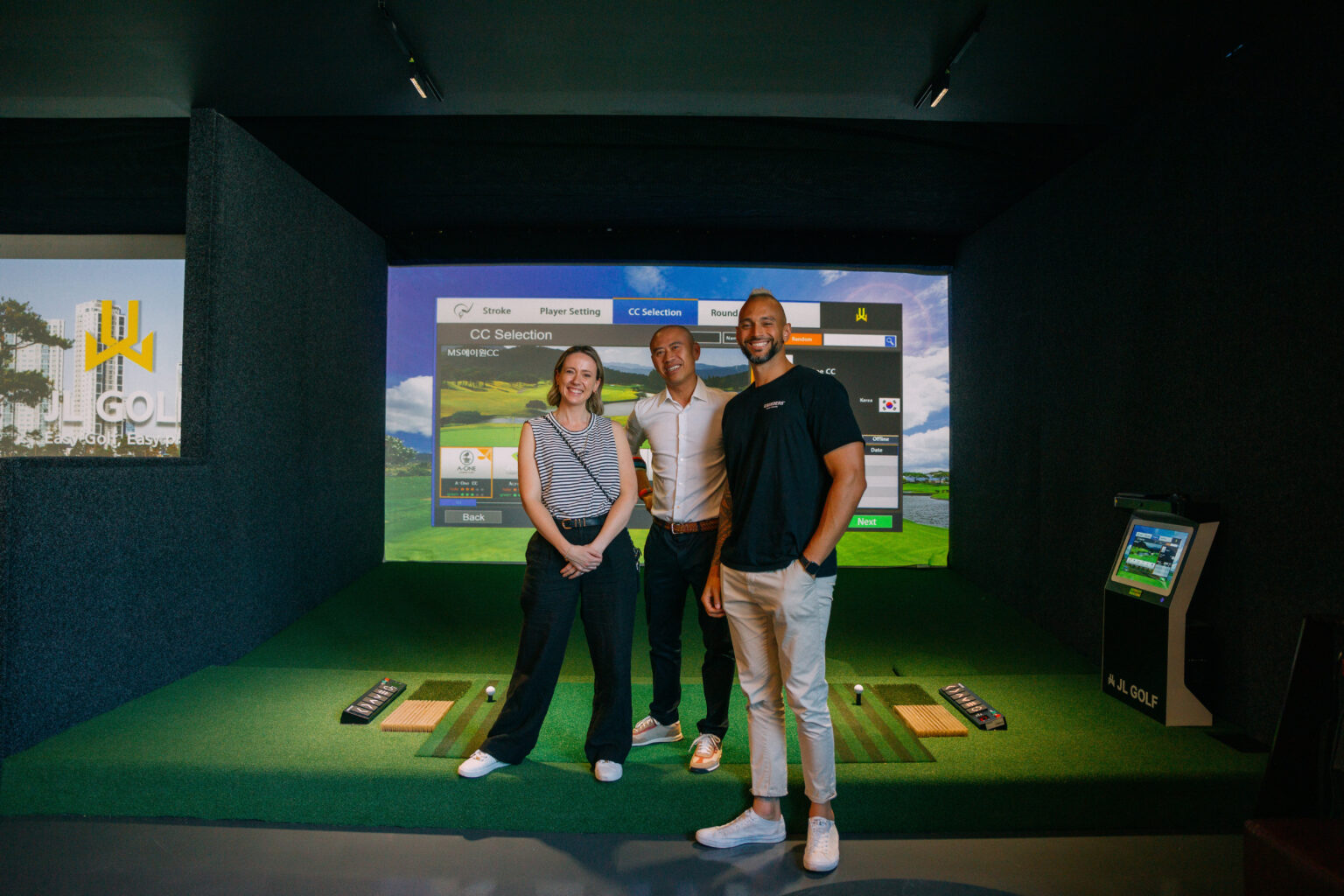 Sports Bar & Golf Simulators in Melbourne’s West | Golf Square