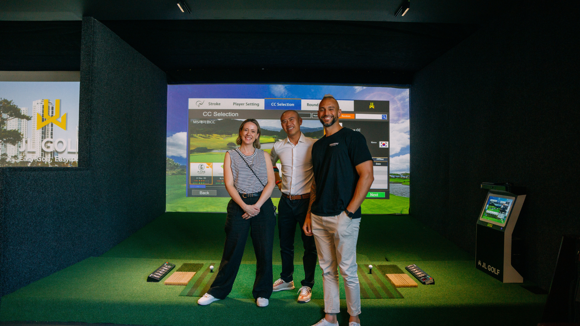 Sports Bar & Golf Simulators in Melbourne’s West | Golf Square